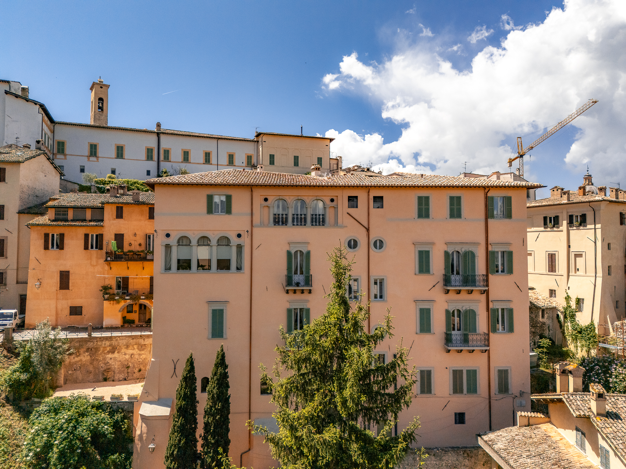 Bifore e trifore di palazzo Dragoni - MySpoleto